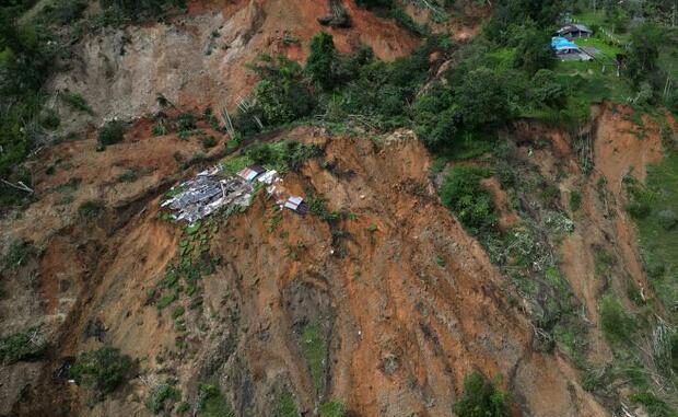 ¿Cómo explicar que un derrumbe aísle todo el sur del país? - Analdex ...